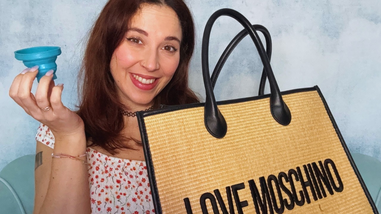ASMR👜What’s In My Bag?👜Soft Spoken & Whispering (Italian Accent) - YouTube