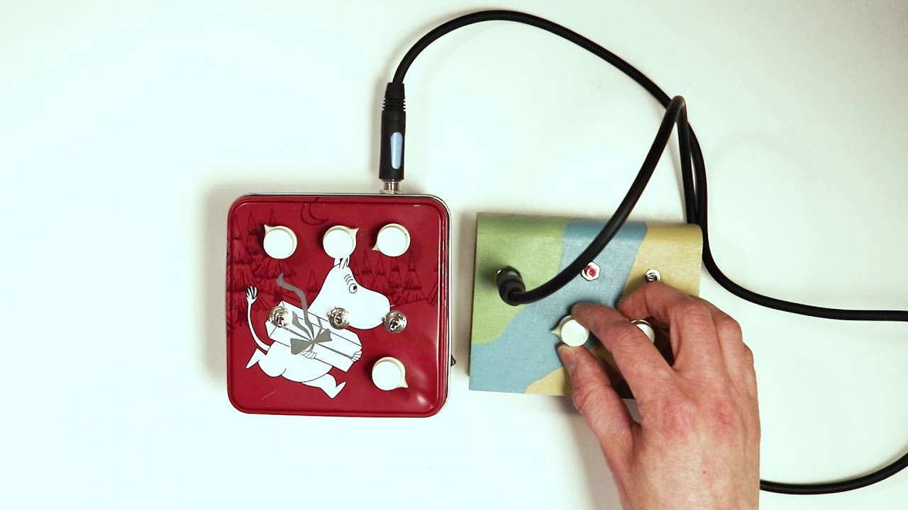 Harsh Noise Console & Moomin noise synth - YouTube