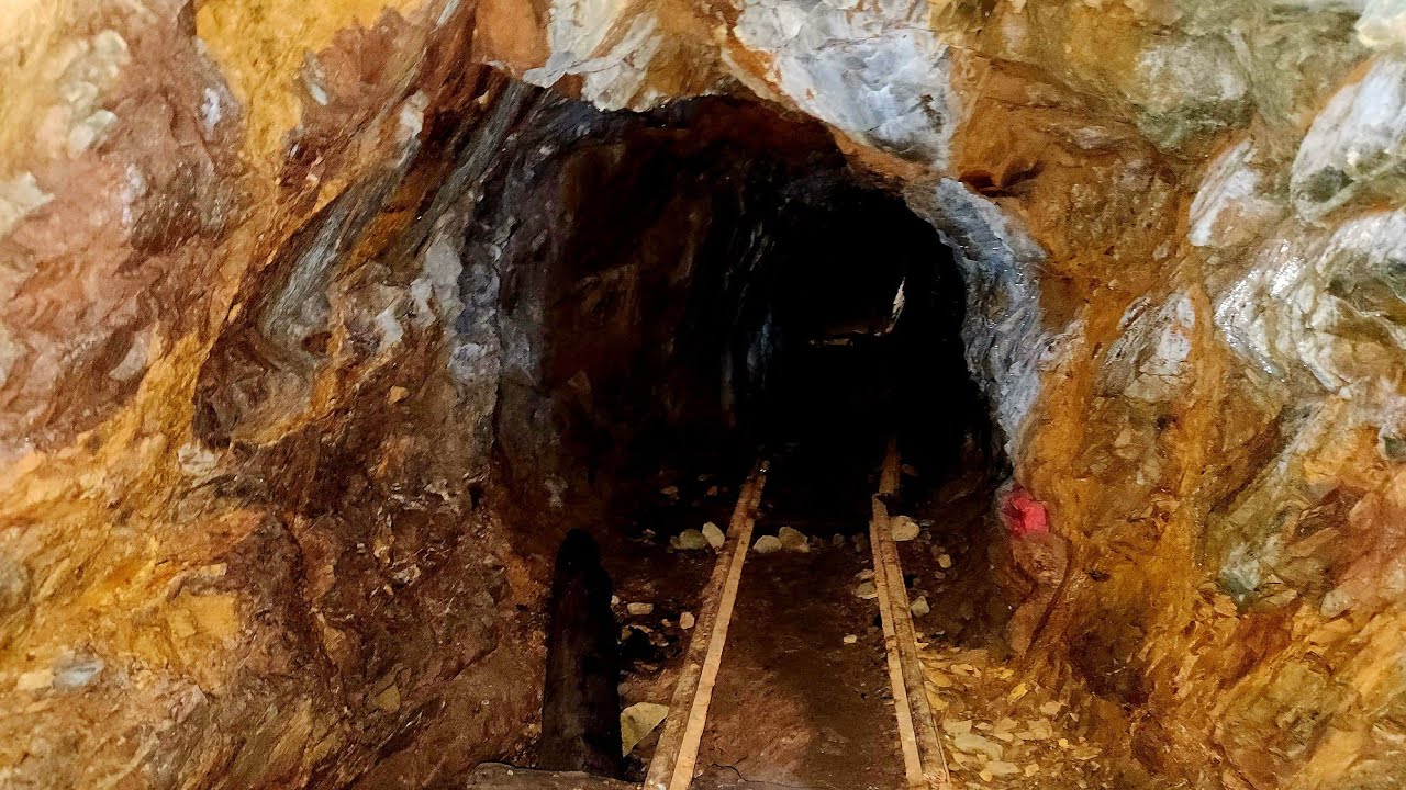 Finding Antimony & Gold Quartz Veins At The Silver Bell Mine! - YouTube