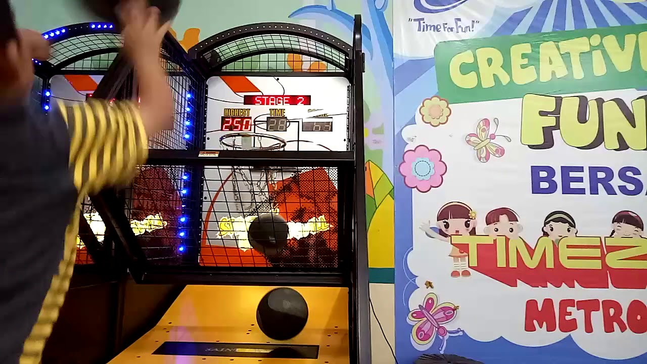 Azhim Main Basket di Timezone Metrpolis mall Tangerang - YouTube