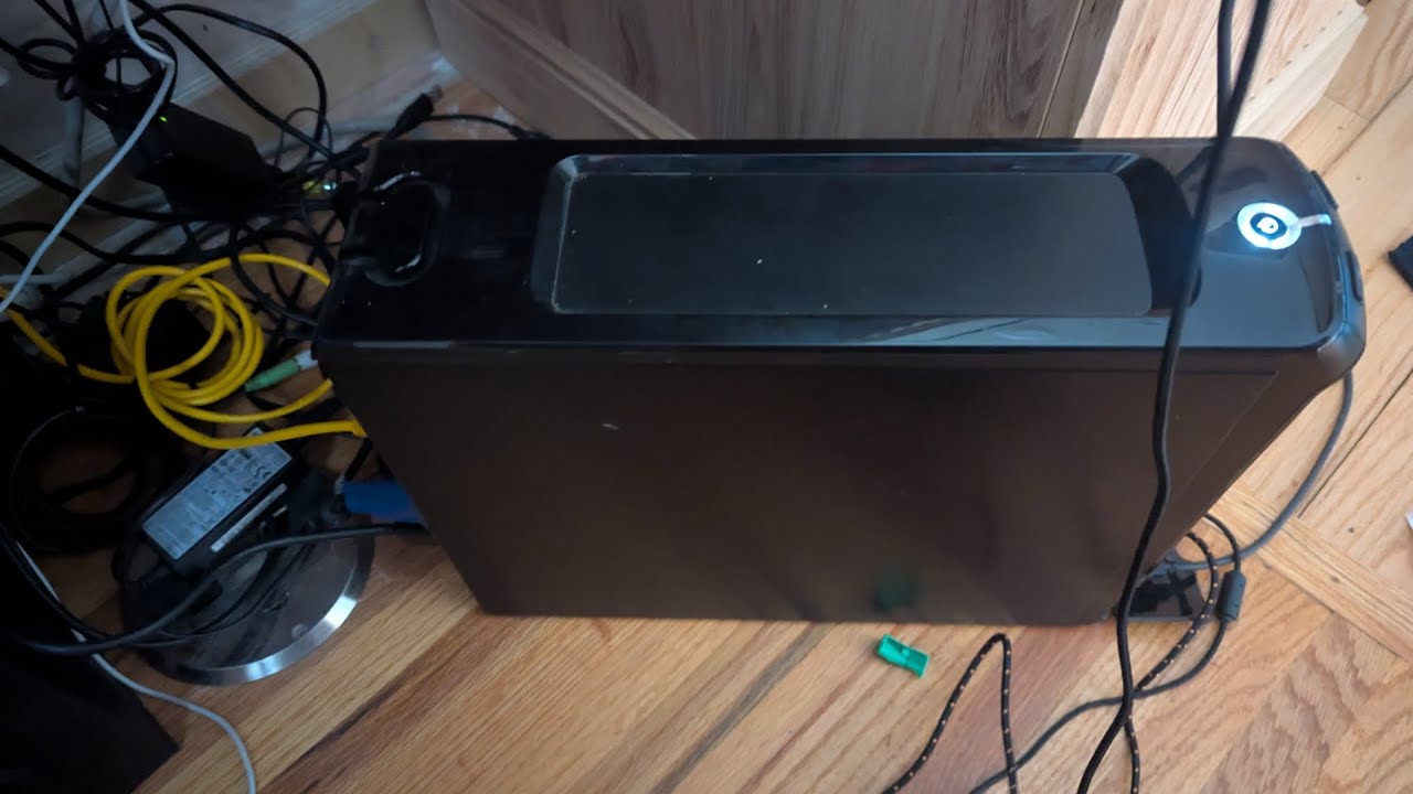 Trying to play Minecraft on a crappy computer prart1 - YouTube