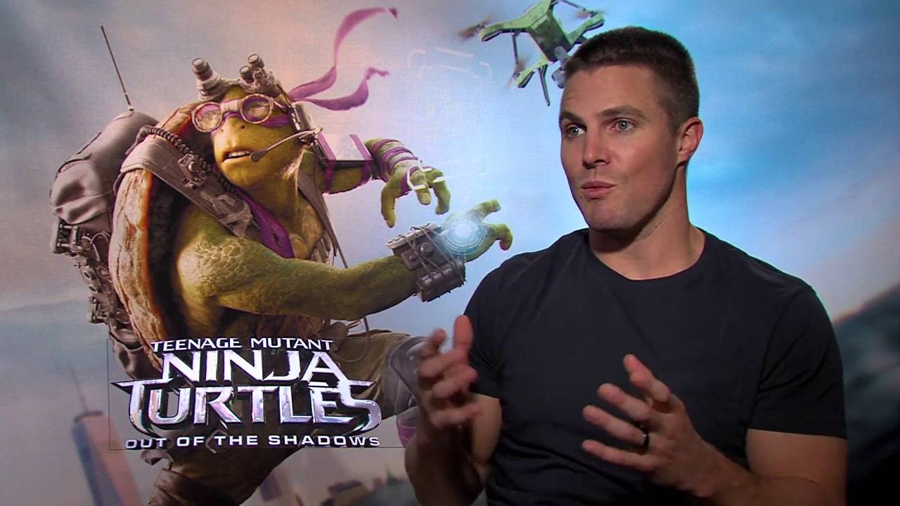 Teenage Mutant Ninja Turtles 2 Stephen Amell Interview - YouTube