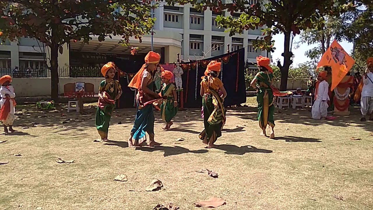 Mi Marathi Dance by students on Marathi DIn - YouTube