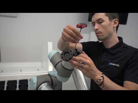 How to install the Robotiq Machine Tending Solution - YouTube