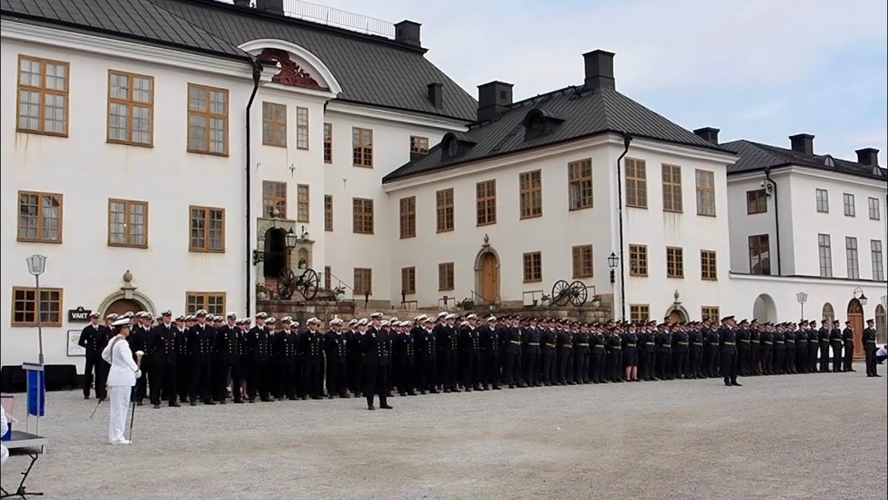 Examenscermoni vid militärhögskolan Karlberg 2025. - YouTube