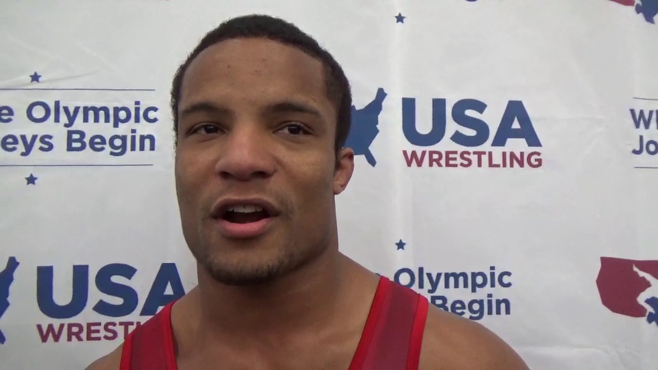 Mark Hall rolls to UWW Junior freestyle title - YouTube