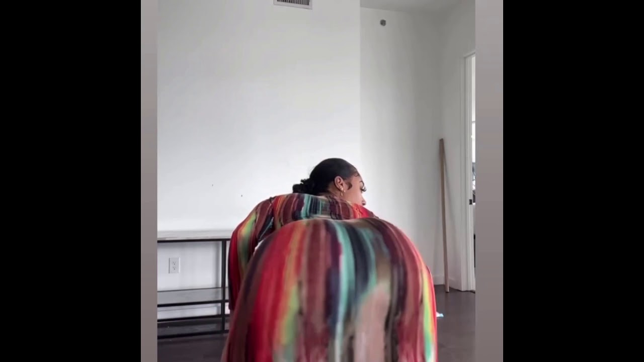 Jania Meshell Twerking - Song by DOUGIE THE ONE (2021) - YouTube