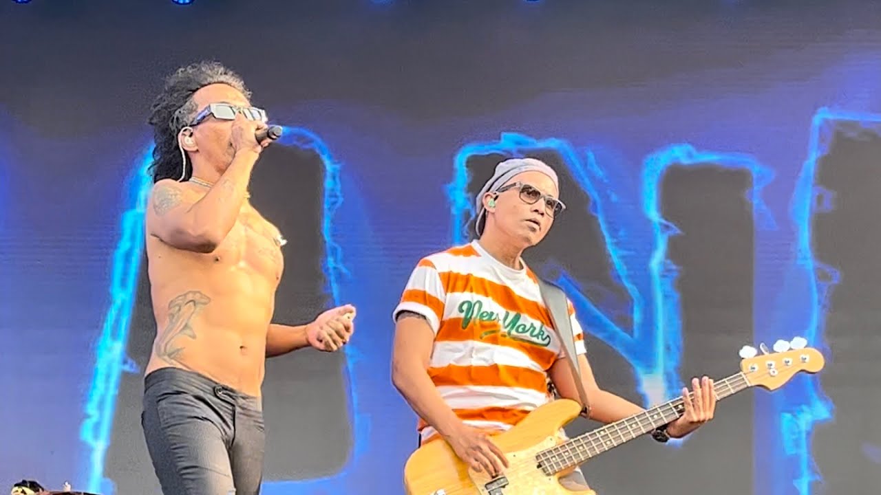 SLANK — KOPI AIR HUJAN Live at Synchronize :fest 2023 - YouTube