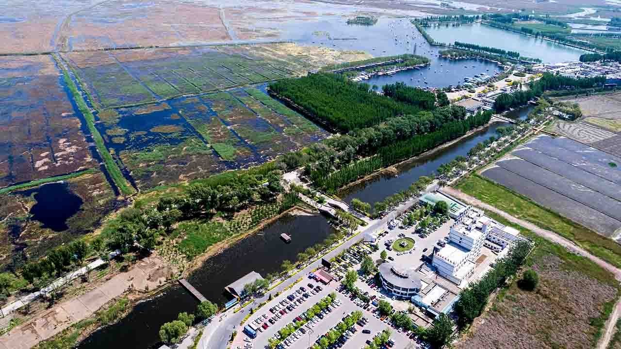 Xiongan New Area's Baiyang Lake sees peak traffic during Labor Day ...