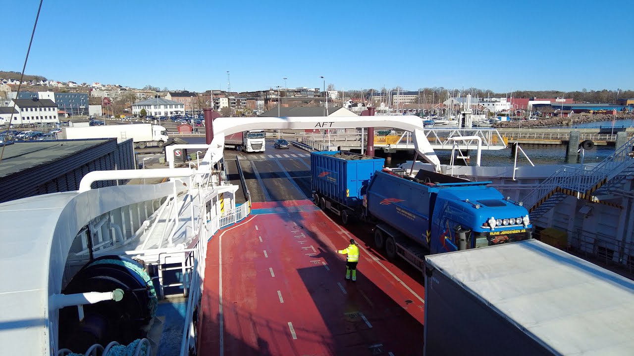 Horten - Moss ferry and a little walk around in Moss. - YouTube