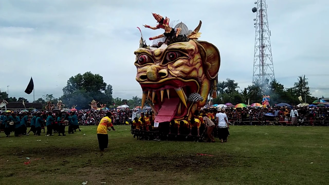 Ogoh-ogoh kala Rau, parade ogoh2 lapangan merdeka seputih banyak - YouTube