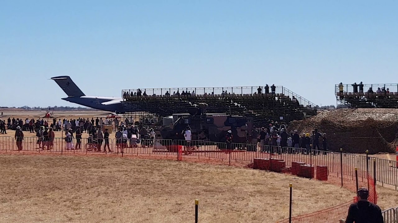 C-17 RAAF base Edinburgh short take off - YouTube