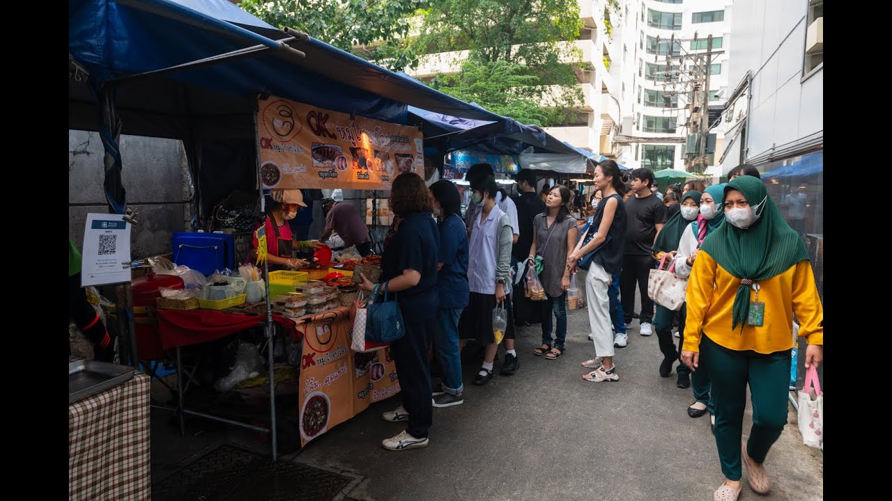 [4K] Walk inside "SWU Flea Market" food and shopping destination on ...