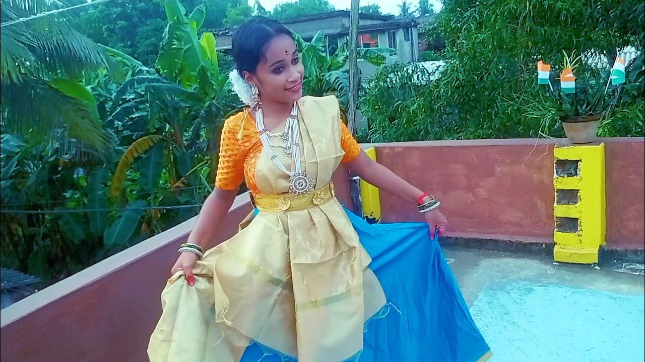 Dhono Dhanya Pushpe Vora /15August Dance Song/Dance With Riya - YouTube