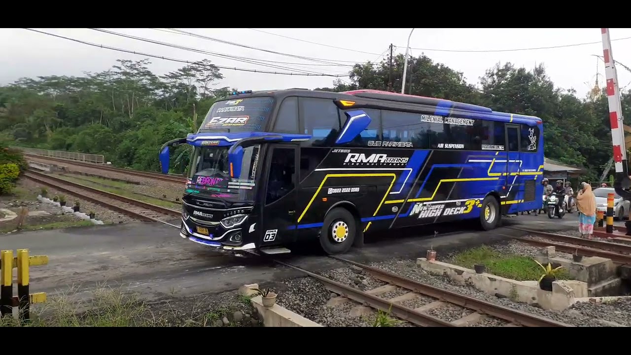 RMA telolet basuri #teloletbus #basuri - YouTube
