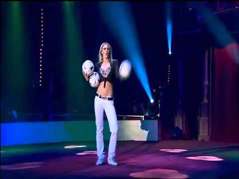 Helena Polachova Top Jongleur represented by: Int.Show Productions BV ...