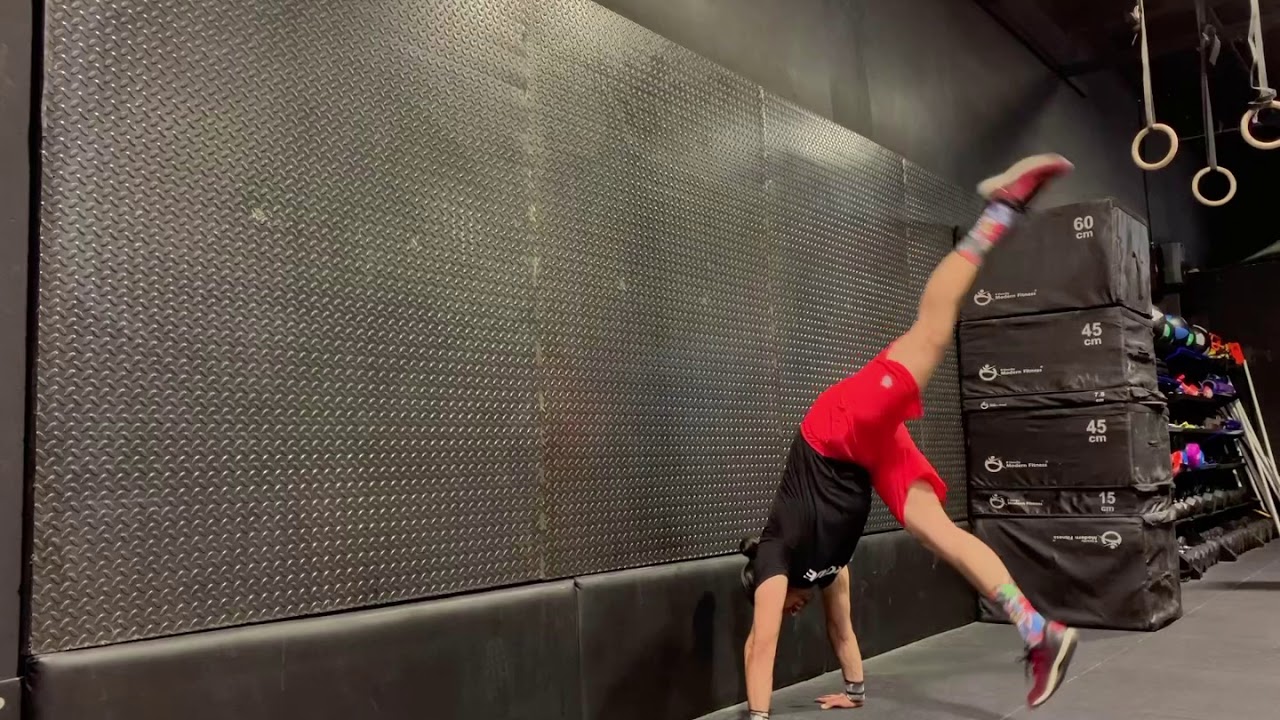 Handstand kick up aginst the wall - malek ziaee - YouTube