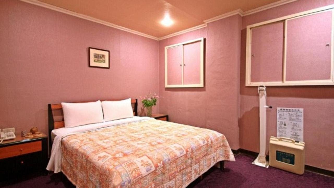 Red Cabin Inn, Taipei, Taiwan - YouTube