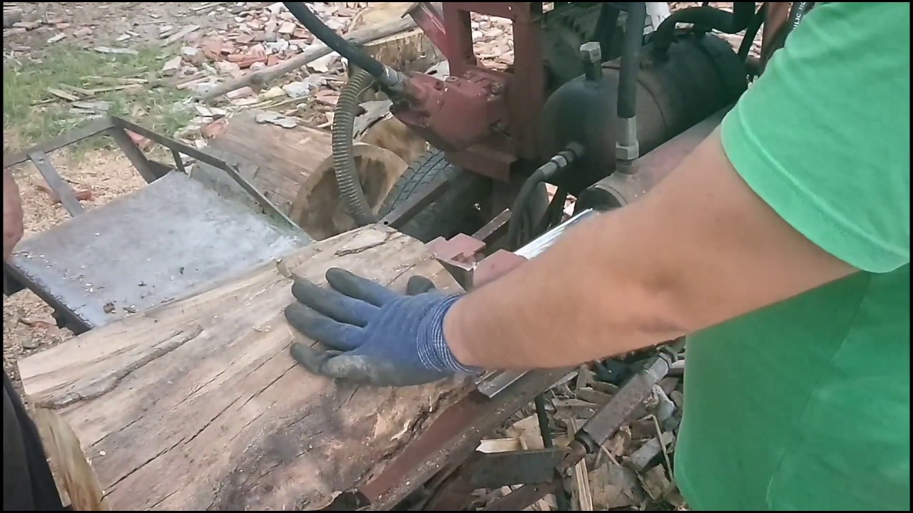 Splitting dry wood - log splitter - YouTube