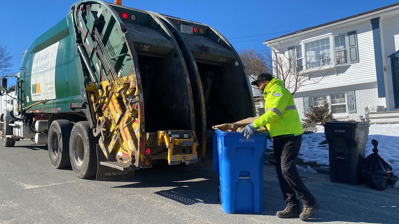 WM split body rear loader packing out on recycling and trash - YouTube