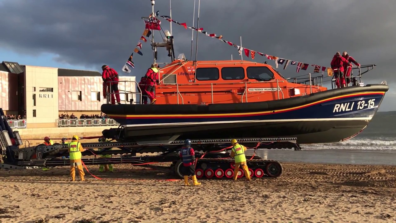 Scarborough's New Shannon Class Lifeboat - Retrieval from the beach ...