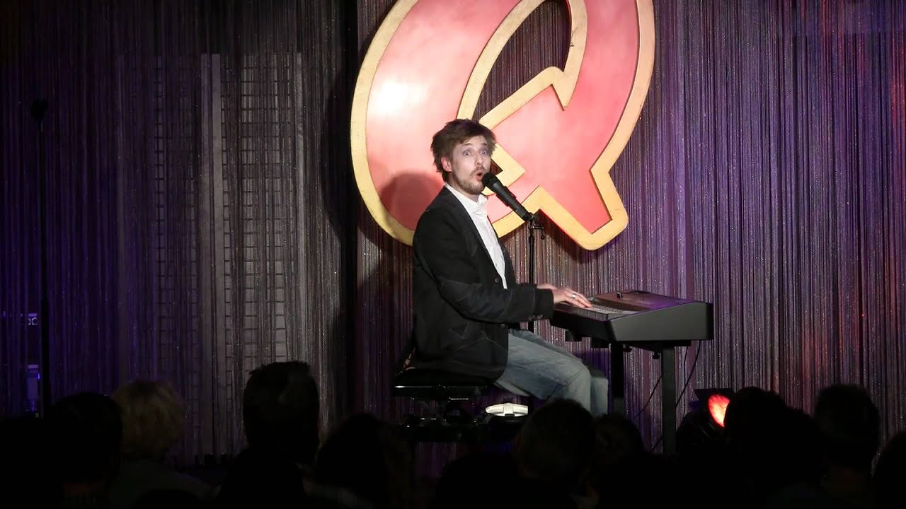 Daniel Helfrich - Der Ohrwurm (Quatsch Comedy Club Hamburg) - YouTube