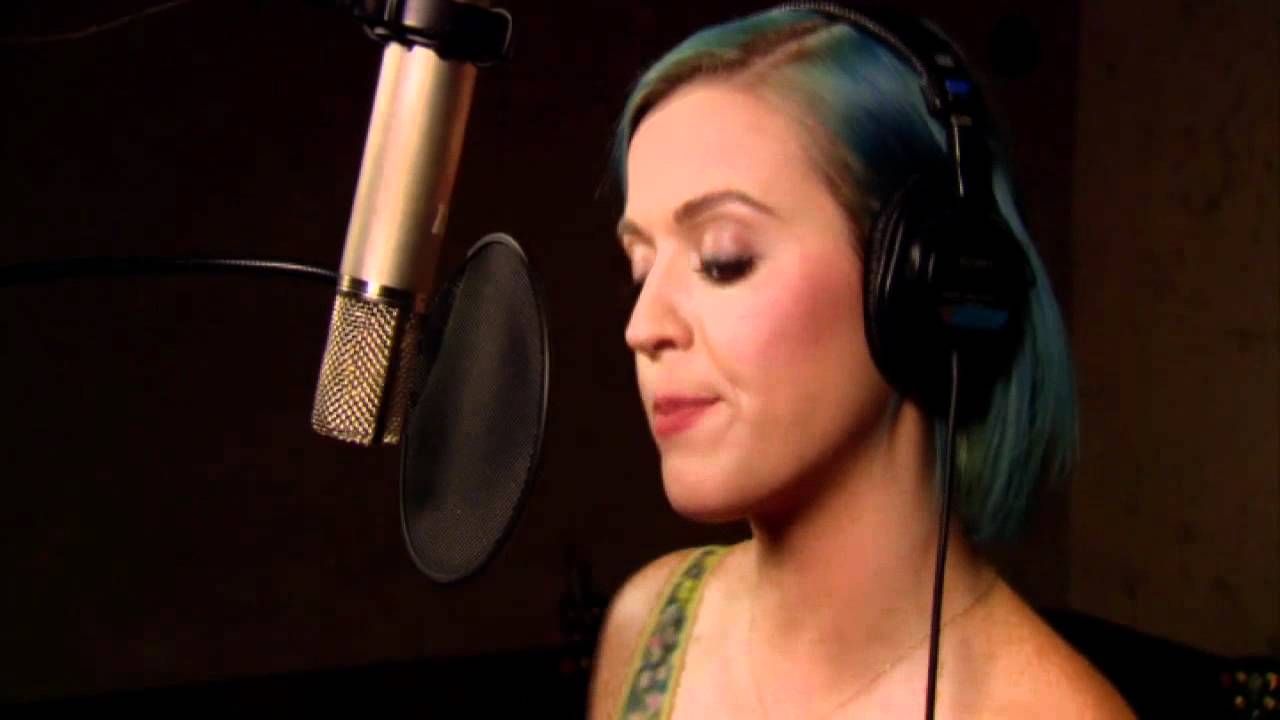 Katy Perry singing Last Friday Night... With a Simlish twist! - YouTube