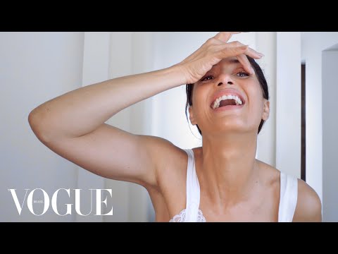 Camila Pitanga ensina sua “maquiagem dos imperceptíveis” | Segredos de Beleza | Vogue Brasil