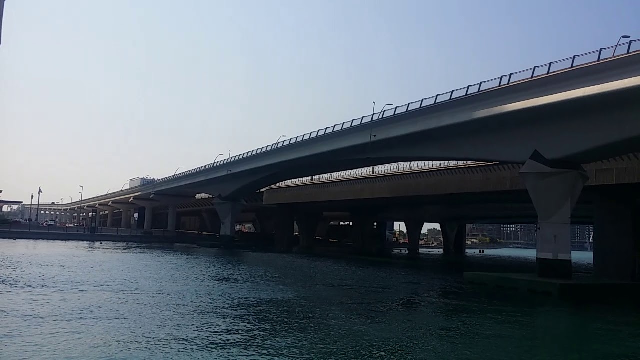 Dubai metro crossing al safa bridge. - YouTube