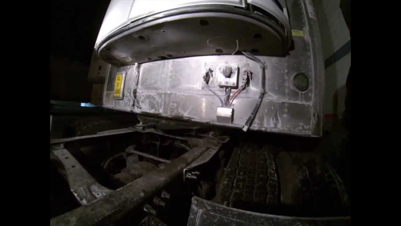 Rookie Trucker advice - High Hooking a 5th Wheel - YouTube