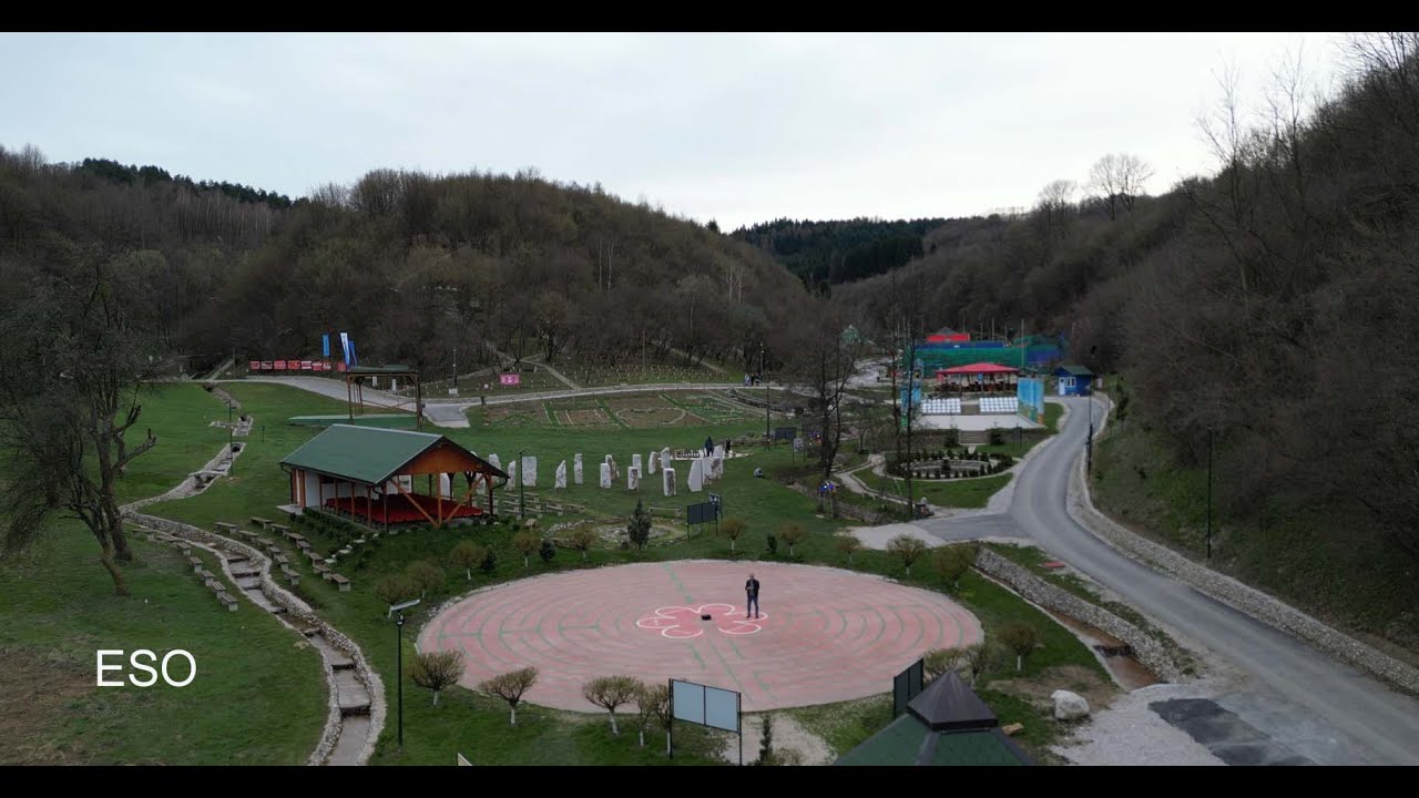 Park Ravne 2 (ESO) - YouTube