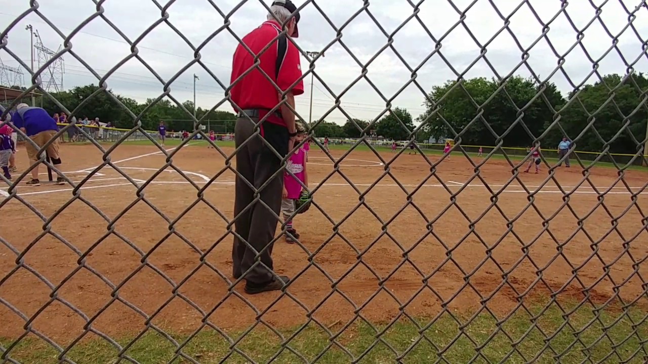 Ump draws line. Player redraws. - YouTube