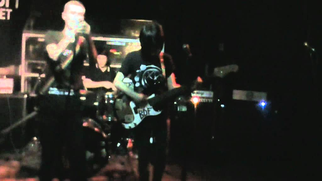 Breakdown Face - Skitzo (live at Clwb Ifor Bach, July 23rd 2011) - YouTube