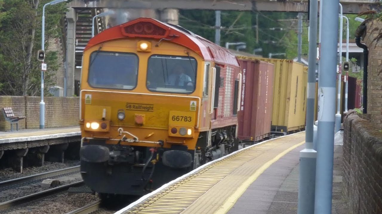 GBRf 66783 ‘The Flying Dustman’ thrashes Stowmarket with an 8 Tone ...