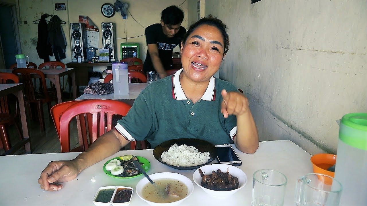 Saksang B1 dan Babi Panggang Lapo Siantar Enak - YouTube