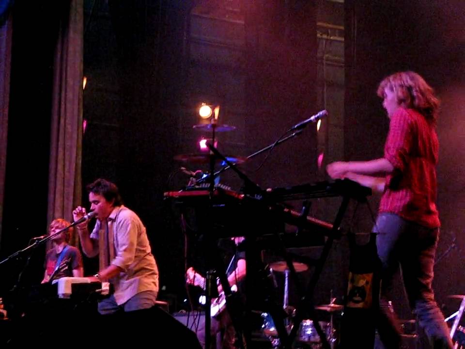 Sunset Rubdown - Trumpet, Trumpet, Toot! Toot! (live) - YouTube