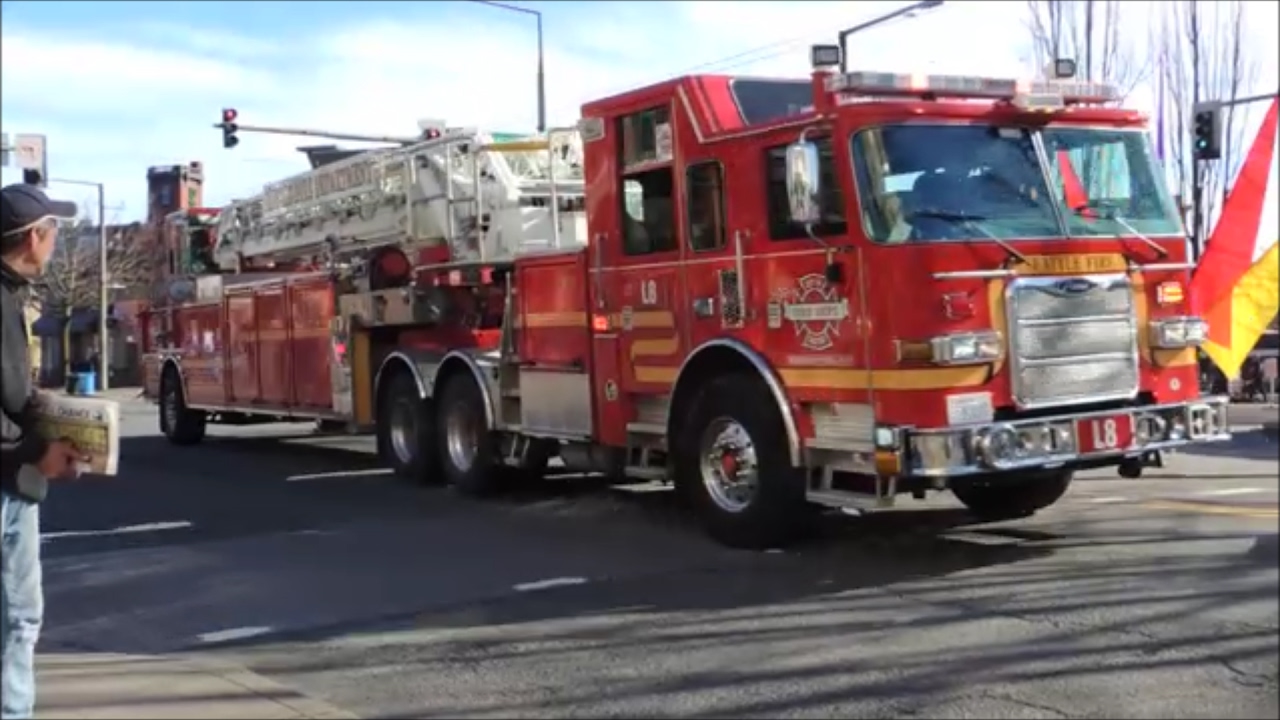 Seattle Fire E18, M18 & L8 responding - YouTube