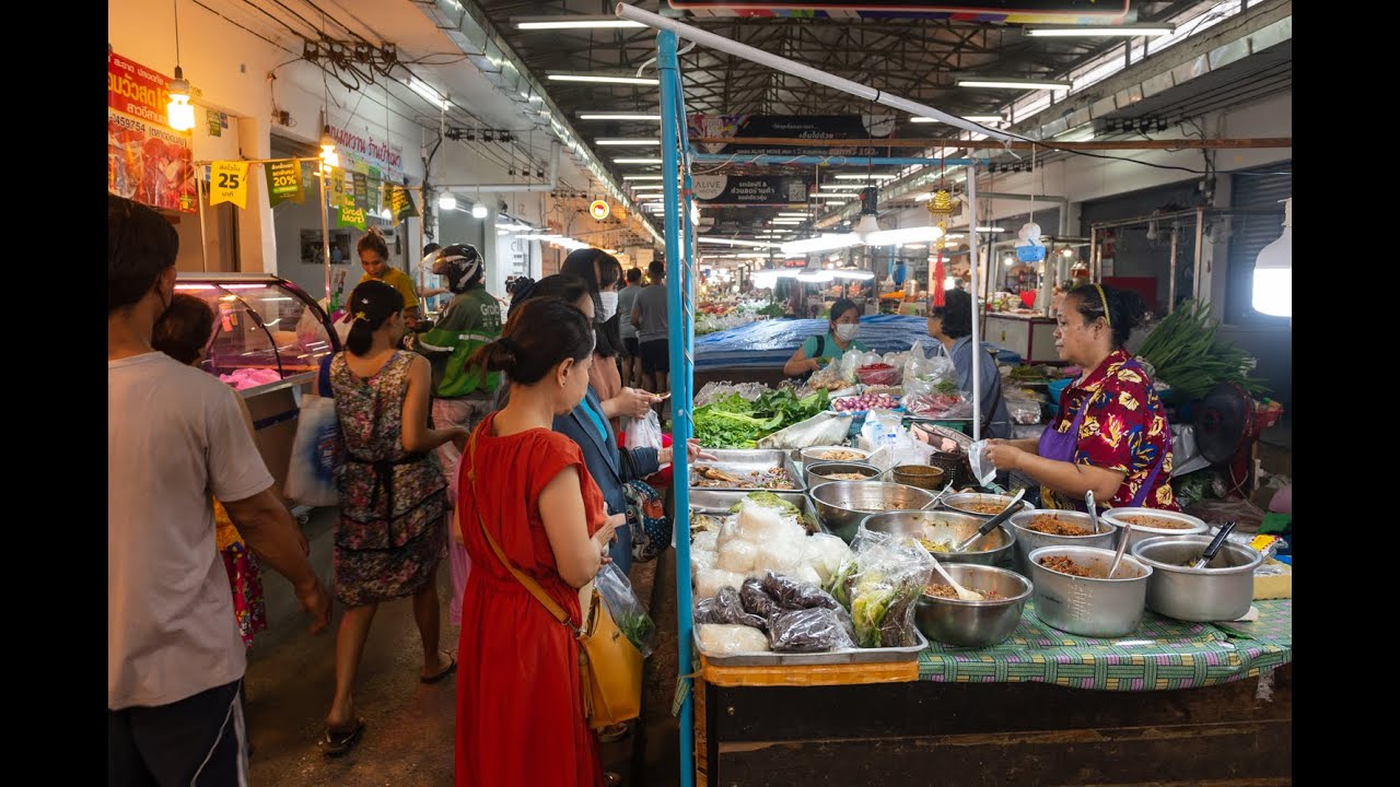 [4K] Walk around BTS Udom Suk station through fresh market on the evening - YouTube