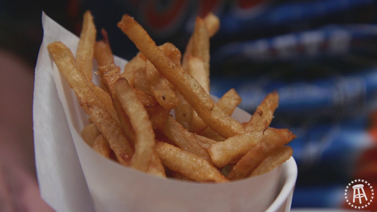 Checking out Burgers, Beers and More at Trump Grill - YouTube