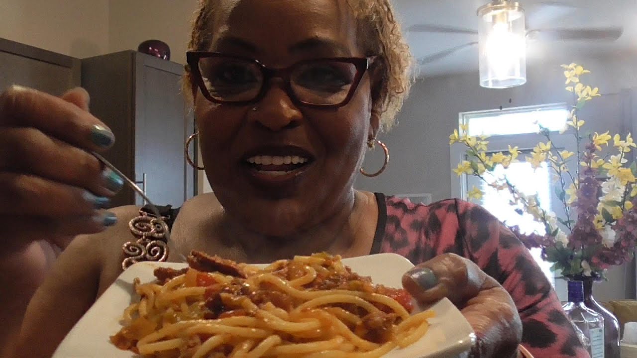 Cooking Highly Seasoned Spaghetti. Letz eat! 让我们吃 - YouTube