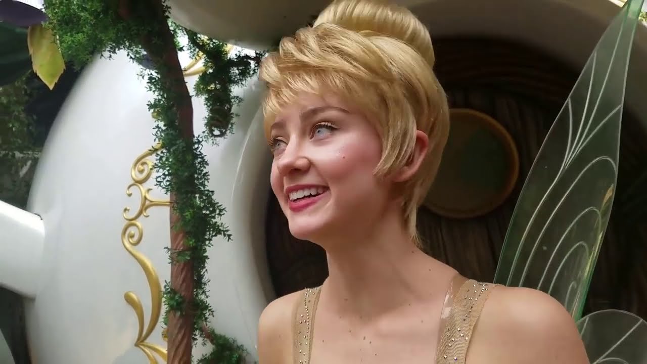 Tinkerbell is the BEST at Disneyland! - YouTube