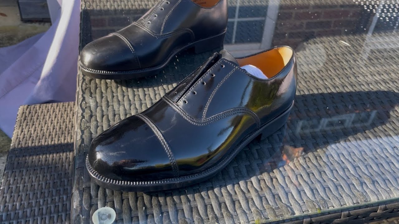 How to shine your cadet parade shoes - YouTube