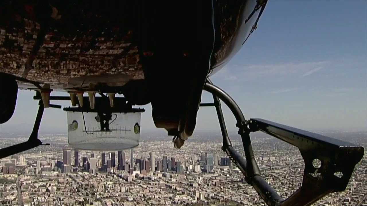 Large commercial building on fire in downtown Los Angeles | ABC7 - YouTube