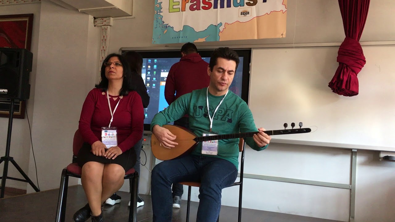 Singig and playing Turkish music - YouTube