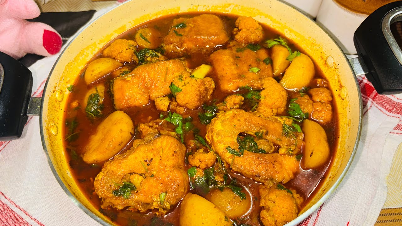 নতুন আলু আর ফুলকপি দিয়ে কাতলা মাছের ঝোল । katla fish curry recipe in ...