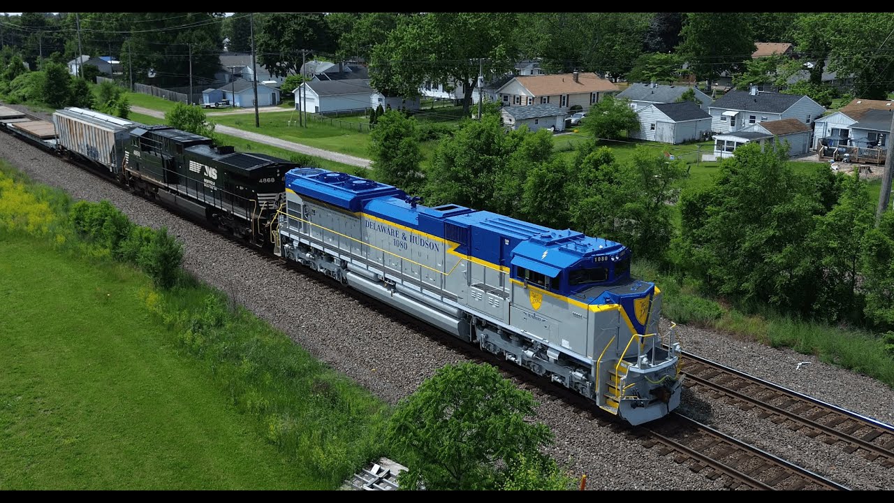 NS 1080 Delaware and Hudson "D&H" unit leading a 34J - YouTube