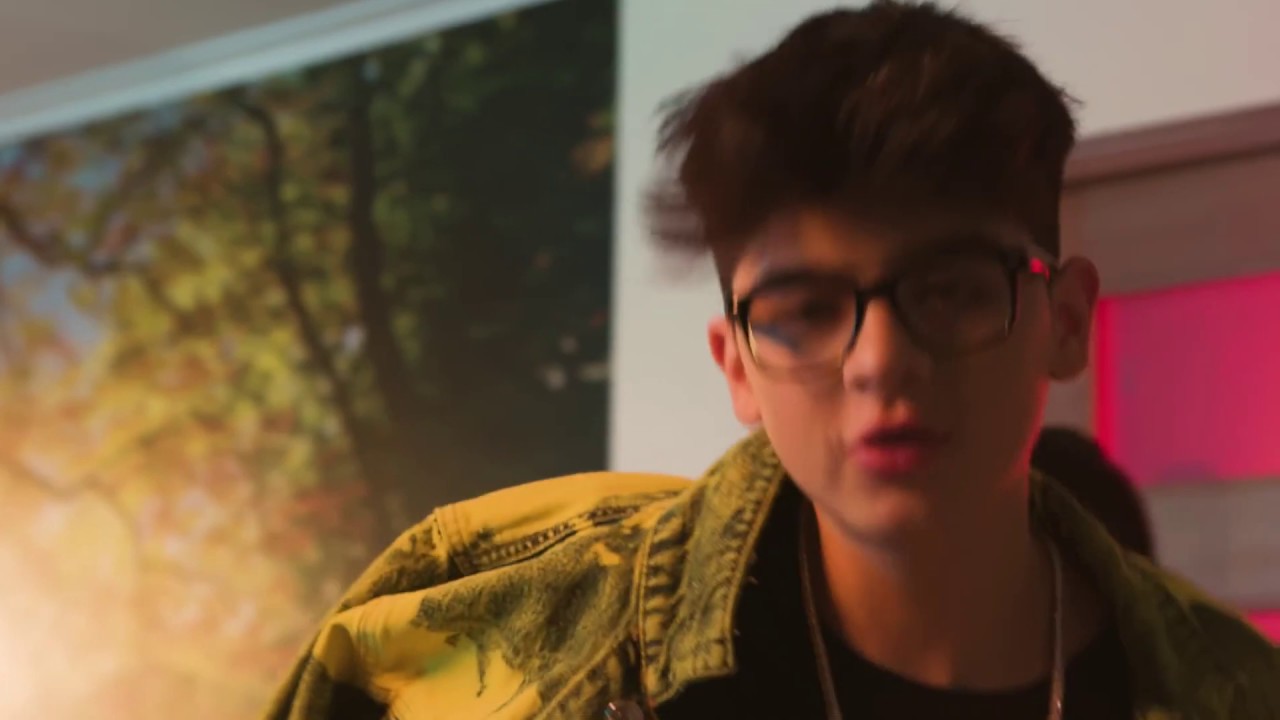 Max Valenzuela - Girl (Video oficial) - YouTube