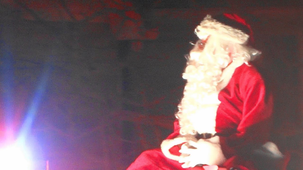 🚒 🎅🏼 Santa Claus Riding On A Fire Truck! 🎅🏼 🚒 - YouTube