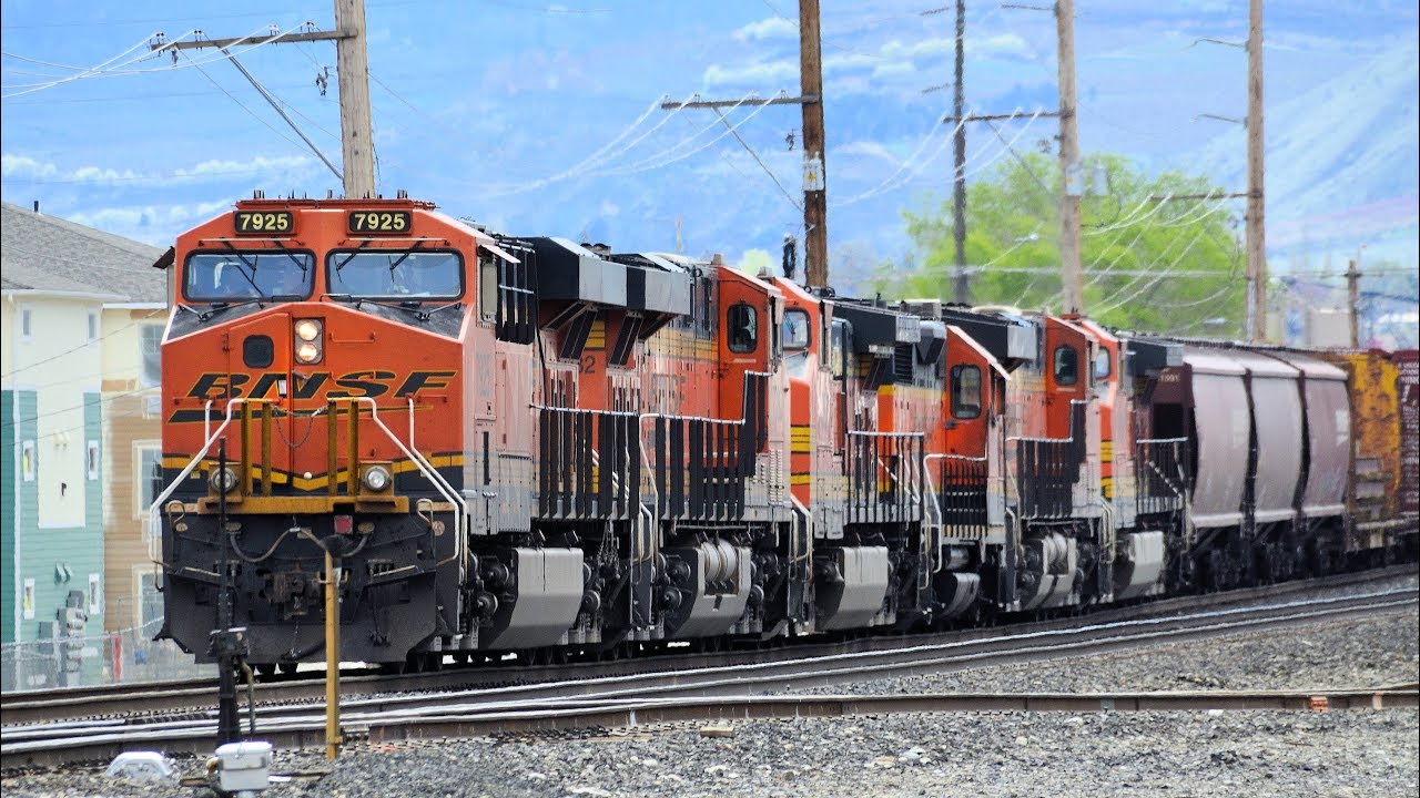 BNSF Wenatchee: Waiting on a Z Train - YouTube