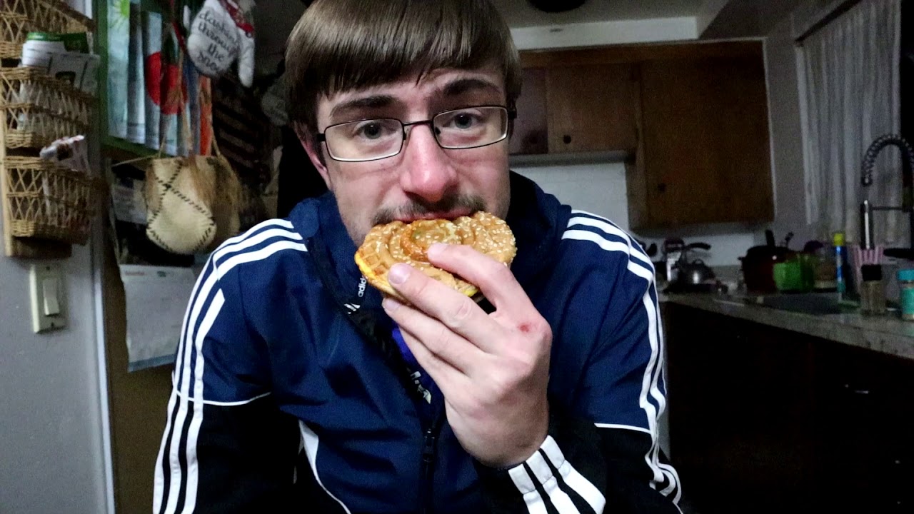 Reheating a Whopper with a Waffle Maker(Fast Food Hack) - YouTube